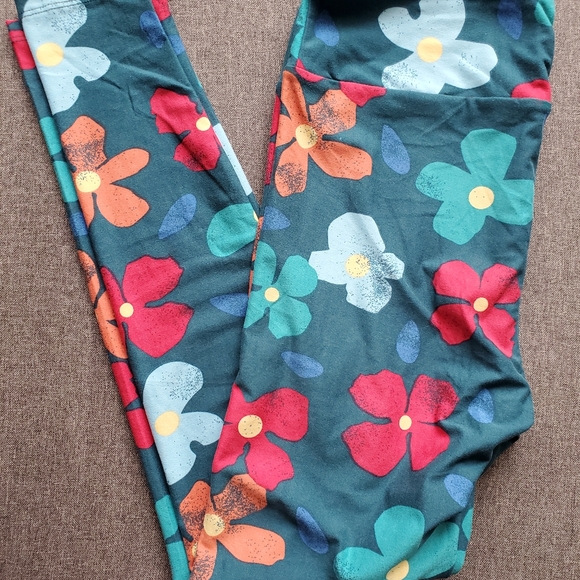 LuLaRoe | Pants & Jumpsuits | Lularoe Flower Leggings | Poshmark